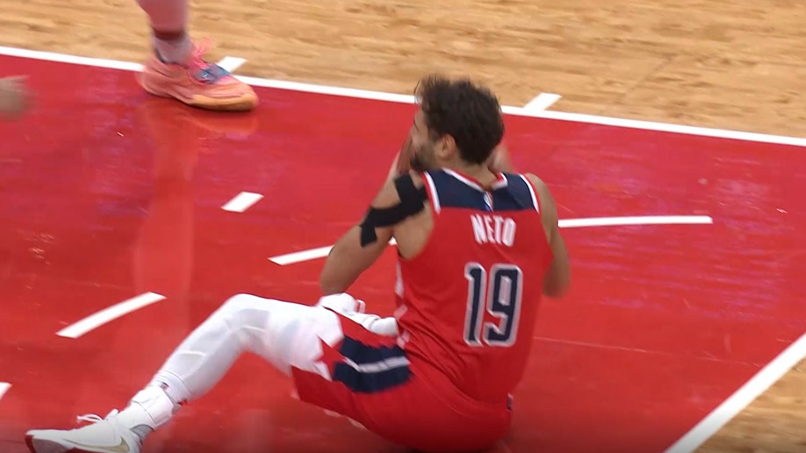 Neto's on the floor bounce-pass! | NBA News | Sky Sports