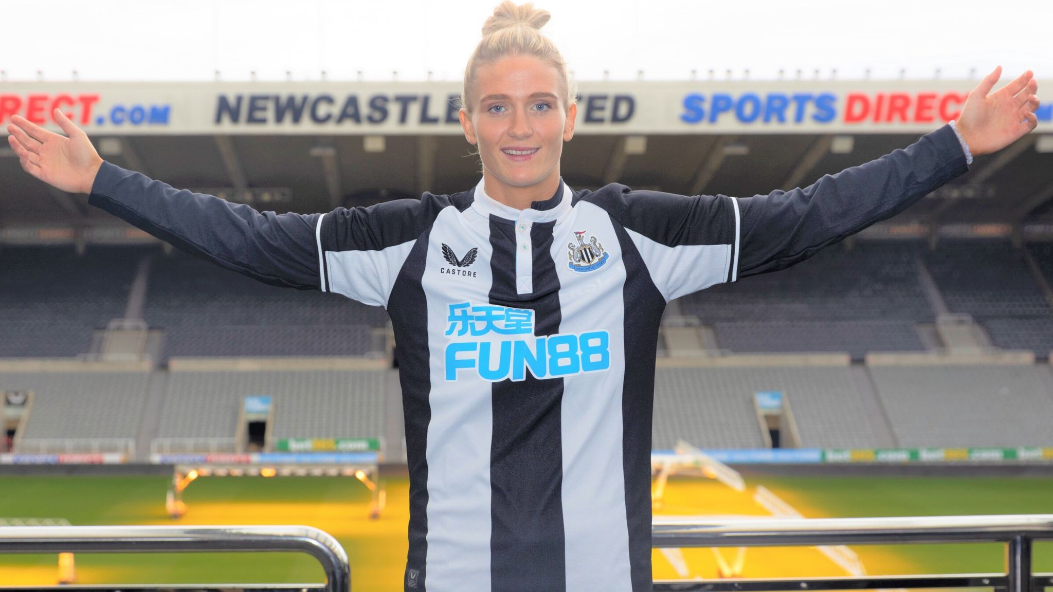 April Hunter was 'devastated' by first professional defeat but is ...