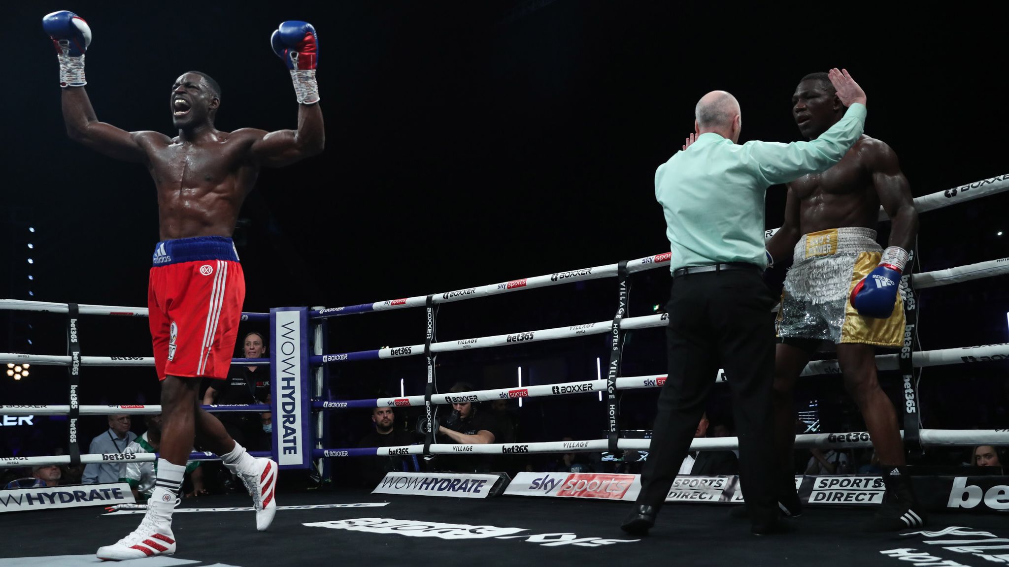 Richard Riakporhe storms past Olanrewaju Durodola in a statement KO ...