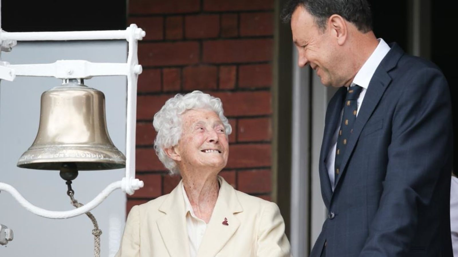 Former England cricketer Eileen Ash, the world's oldest Test cricketer ...
