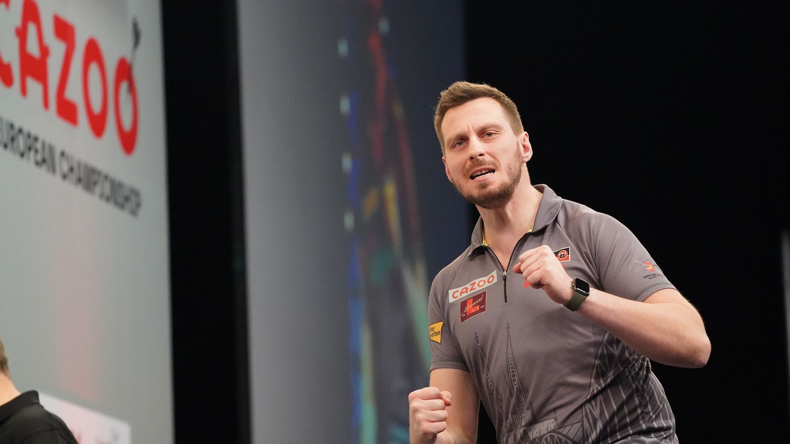 World Darts Championship: Former Handball star Florian Hempel making ...