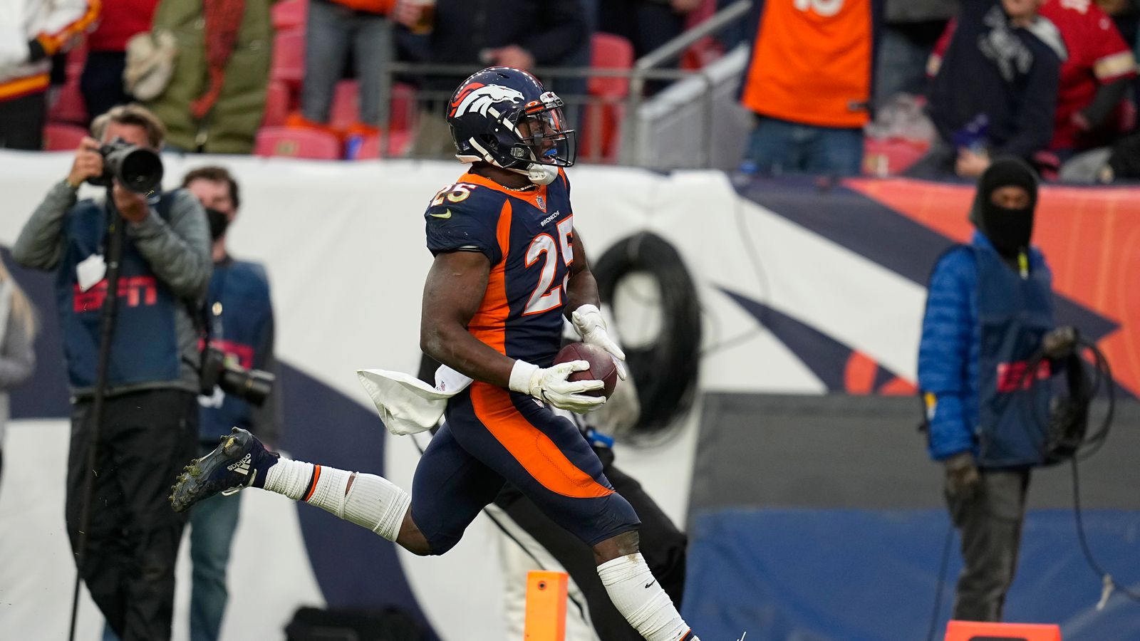 Gordon's incredible 47-yard TD run | NFL News | Sky Sports