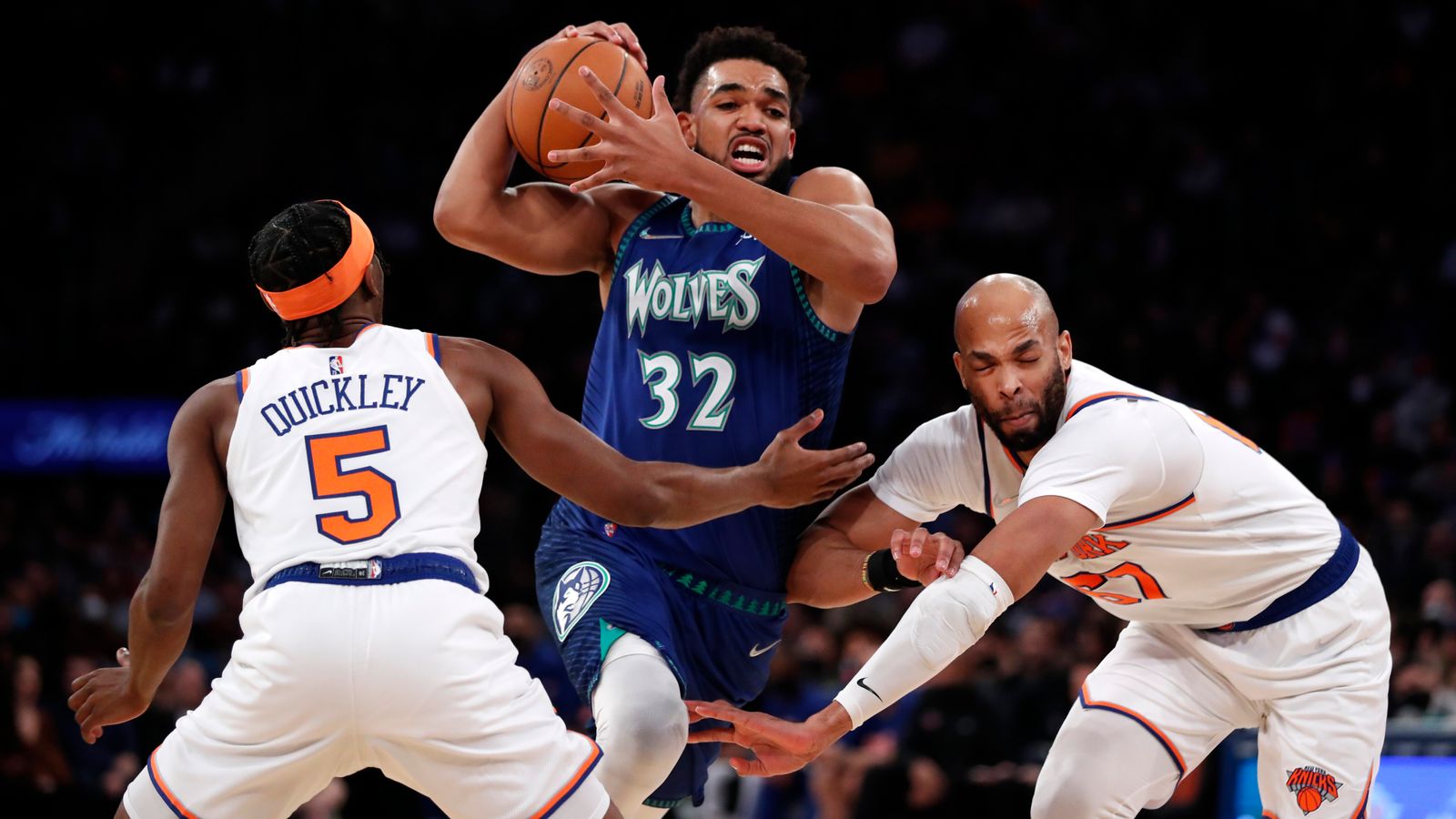 NBA Wk14: Knicks 110-112 Timberwolves | NBA News | Sky Sports