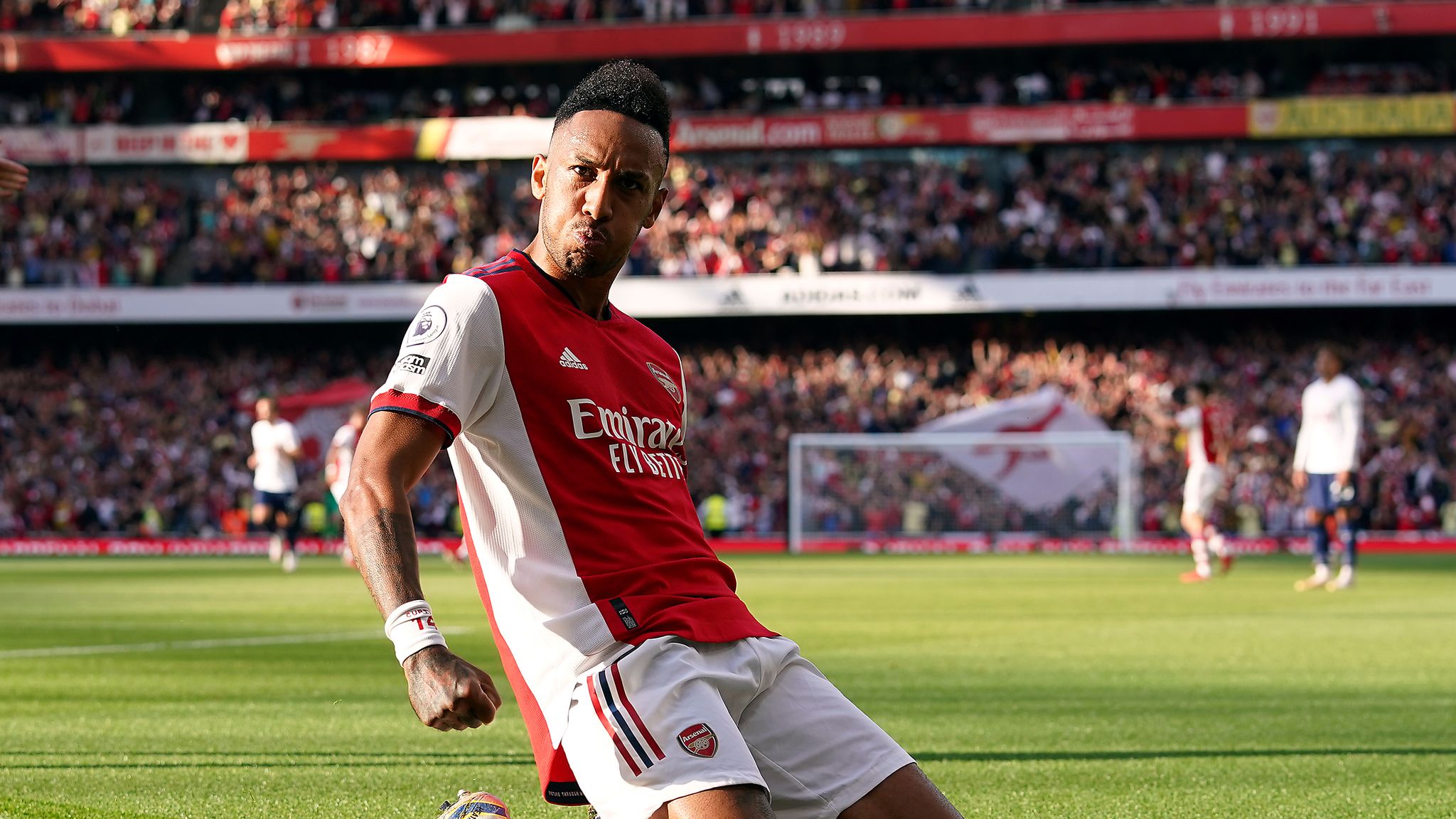 Pierre-Emerick Aubameyang: Barcelona agree deal to sign Arsenal striker ...