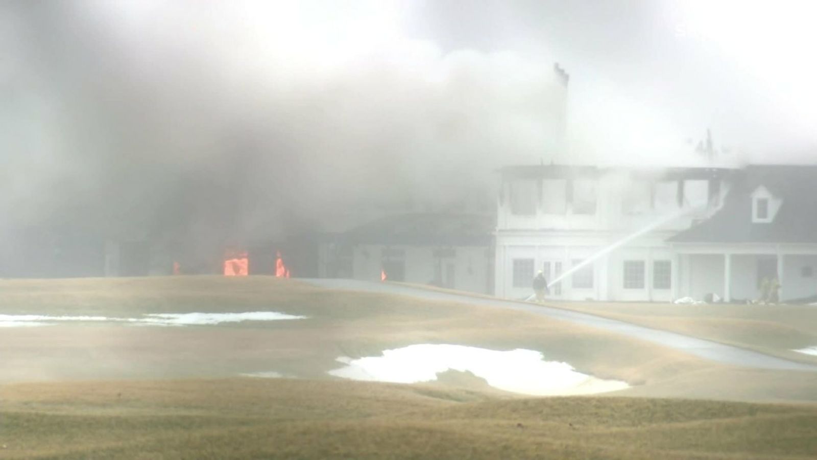 Oakland Hills fire: Firefighters battle devastating blaze at Country ...