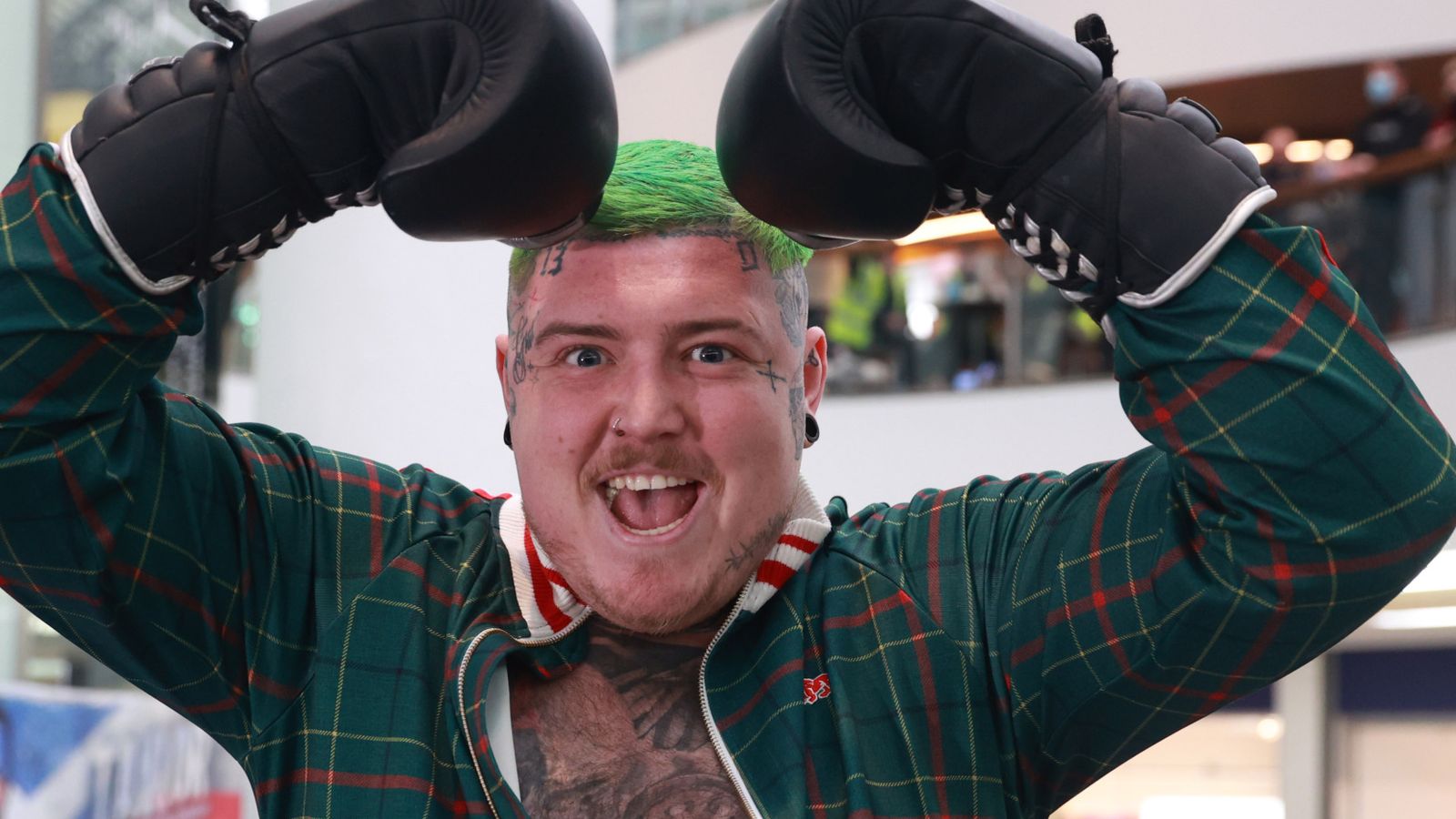 Nick Campbell warns Jay McFarlane about his size and power ahead of ...