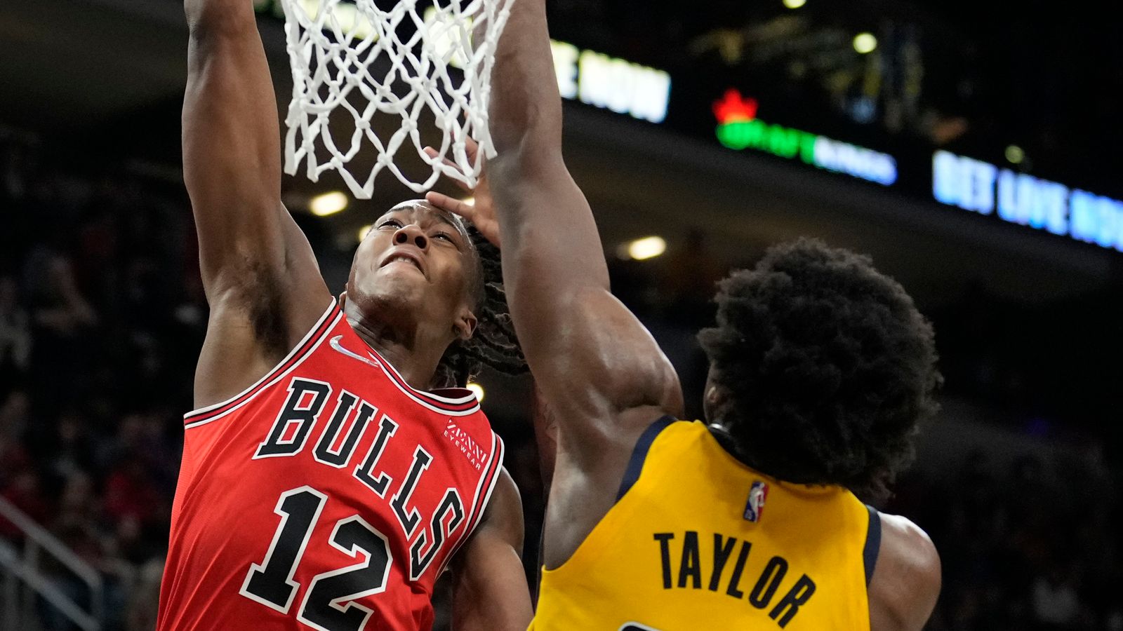 Ayo Dosunmu rocks the rim for the Chicago Bulls! | NBA News | Sky Sports