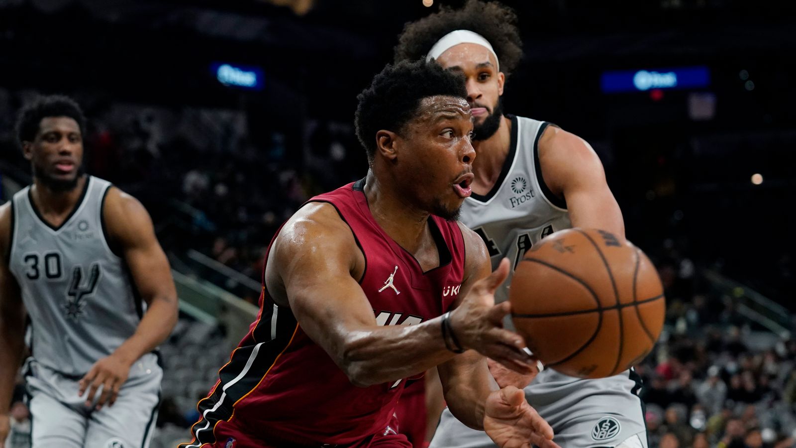 NBA Wk16: Heat 112-95 Spurs | NBA News | Sky Sports