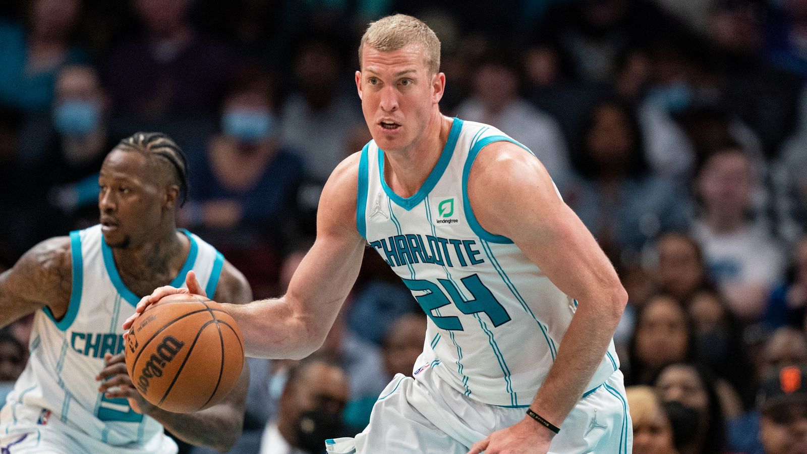 Mason Plumlee with the rim-rocking two-handed dunk | NBA News | Sky Sports