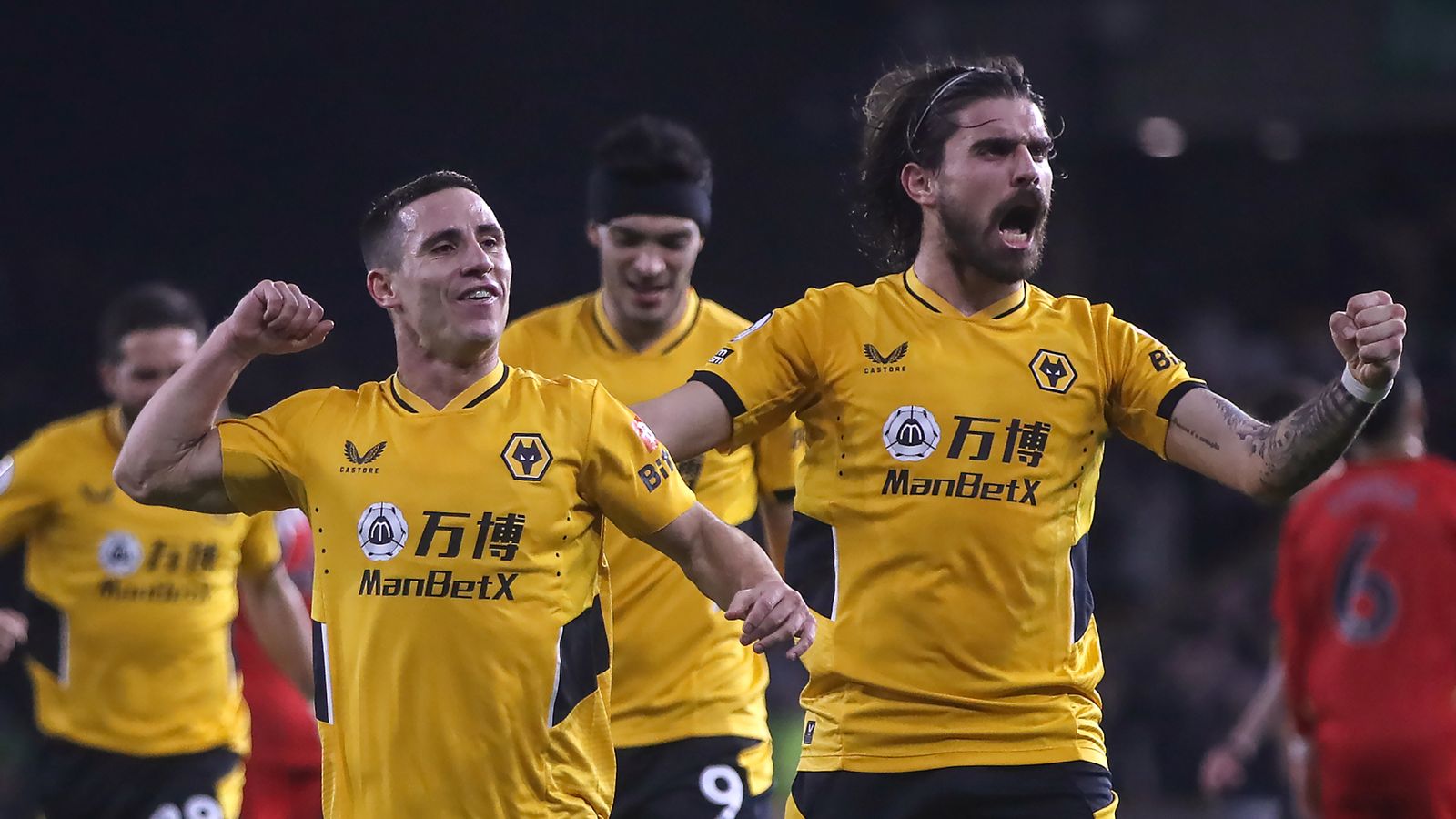Wolves 4 - 0 Watford - Match Report & Highlights