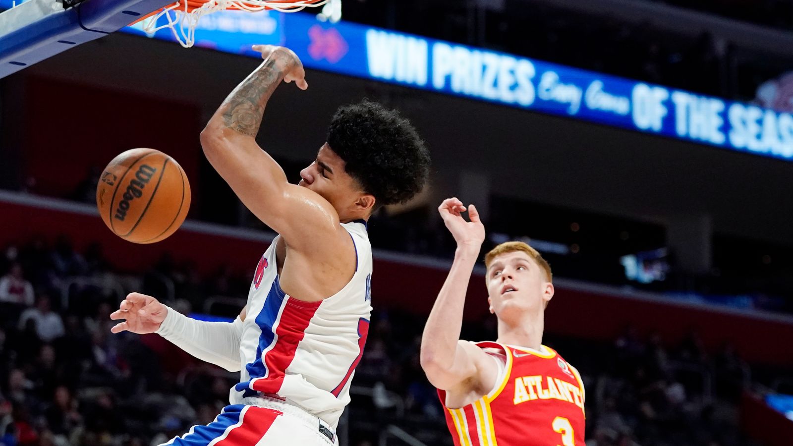 Killian Hayes with the stylish tomahawk slam | NBA News | Sky Sports