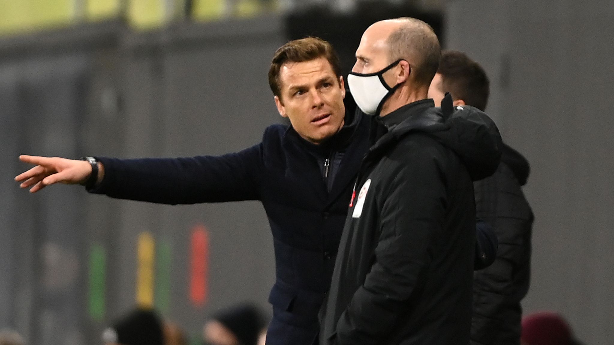 Mike Dean: Premier League referee to retire at end of season but likely ...