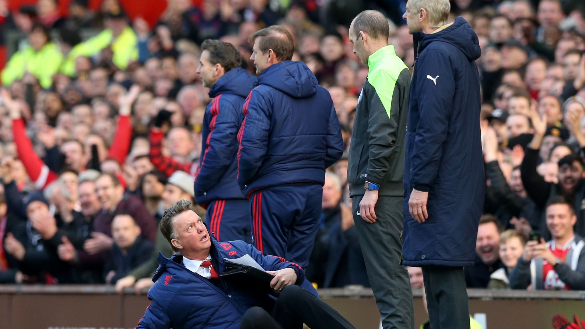 Mike Dean: Premier League referee to retire at end of season but likely ...