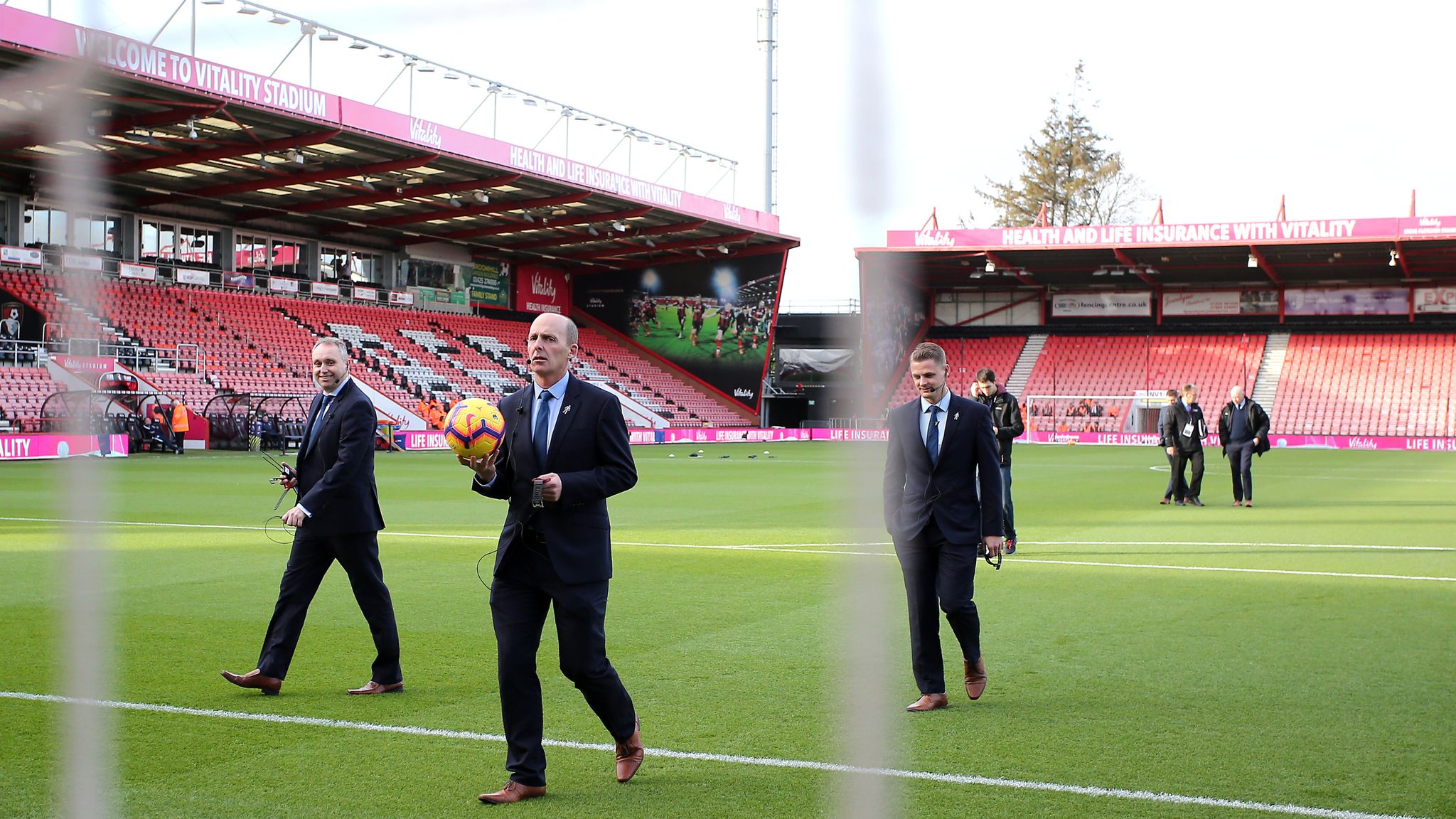 Mike Dean: Premier League referee to retire at end of season but likely ...