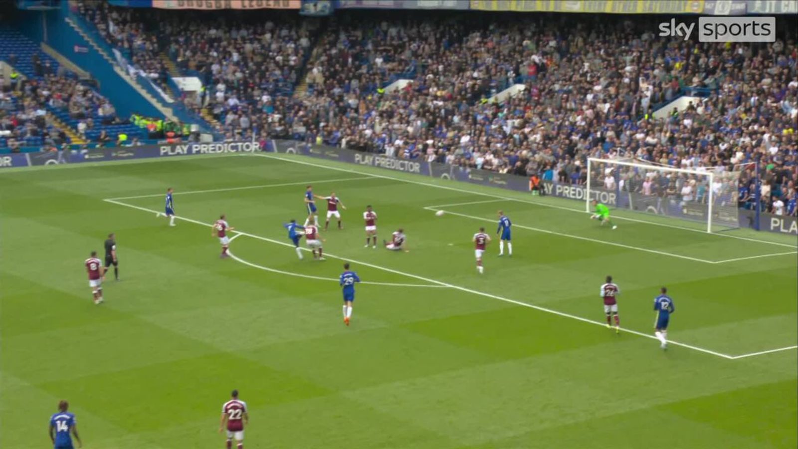 Lukasz Fabianski holds N'Golo Kante's deflected shot | Football News ...