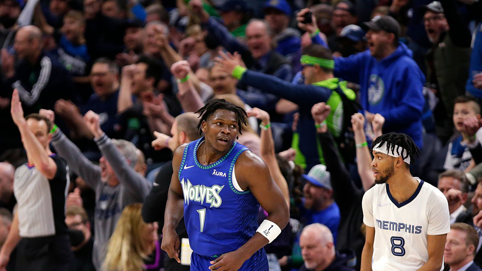 Edwards' crazy assist sets up Russell three! | NBA News | Sky Sports