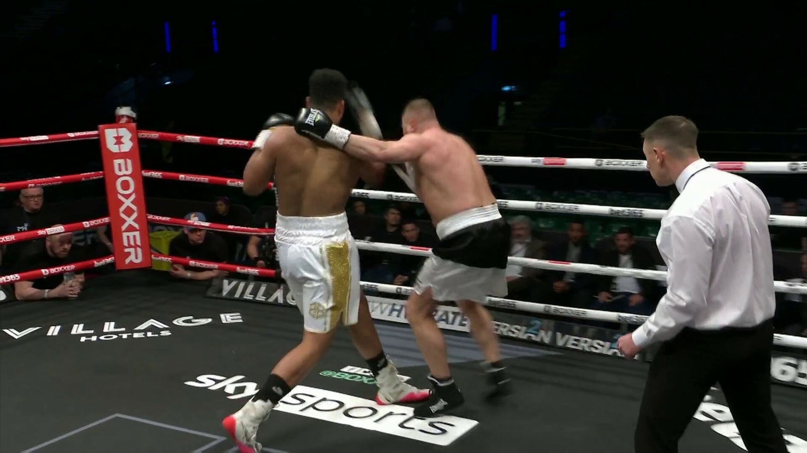 Heavyweight Harris unloads huge KO! | Boxing News | Sky Sports