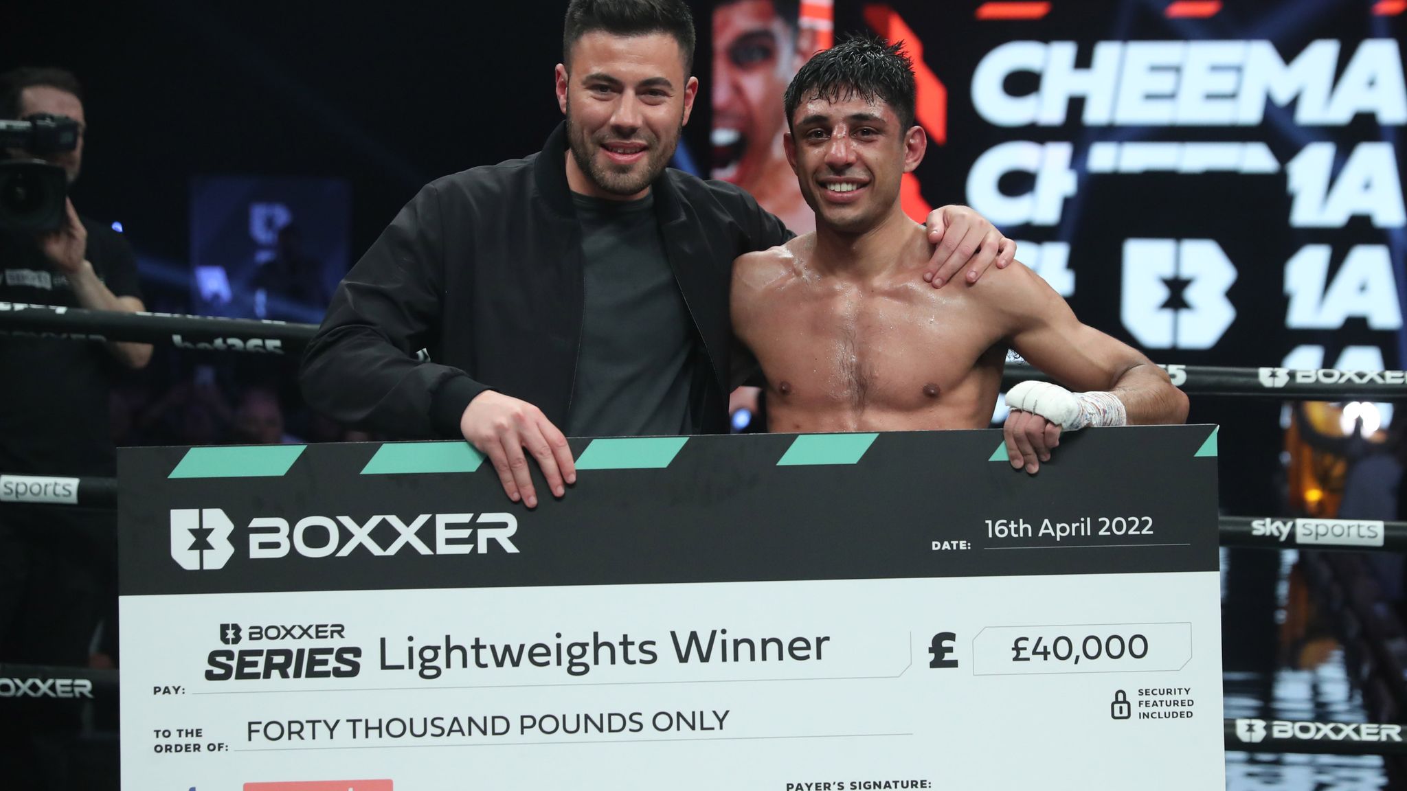 Dylan Cheema beats Rylan Charlton by unanimous decision to win BOXXER ...