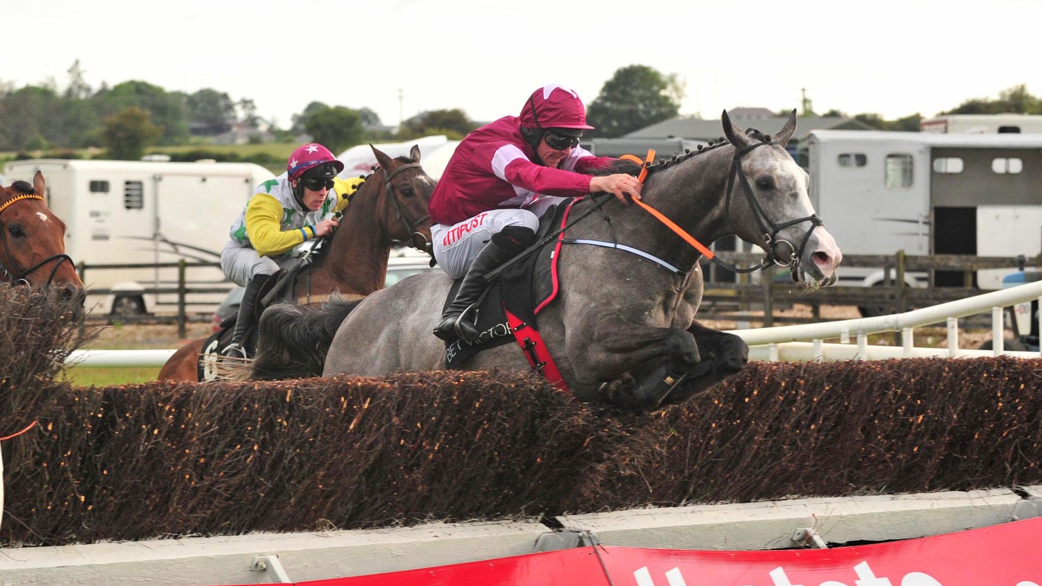 Irish Grand National: Gaillard Du Mesnil, Farclas and Max Flamingo in ...