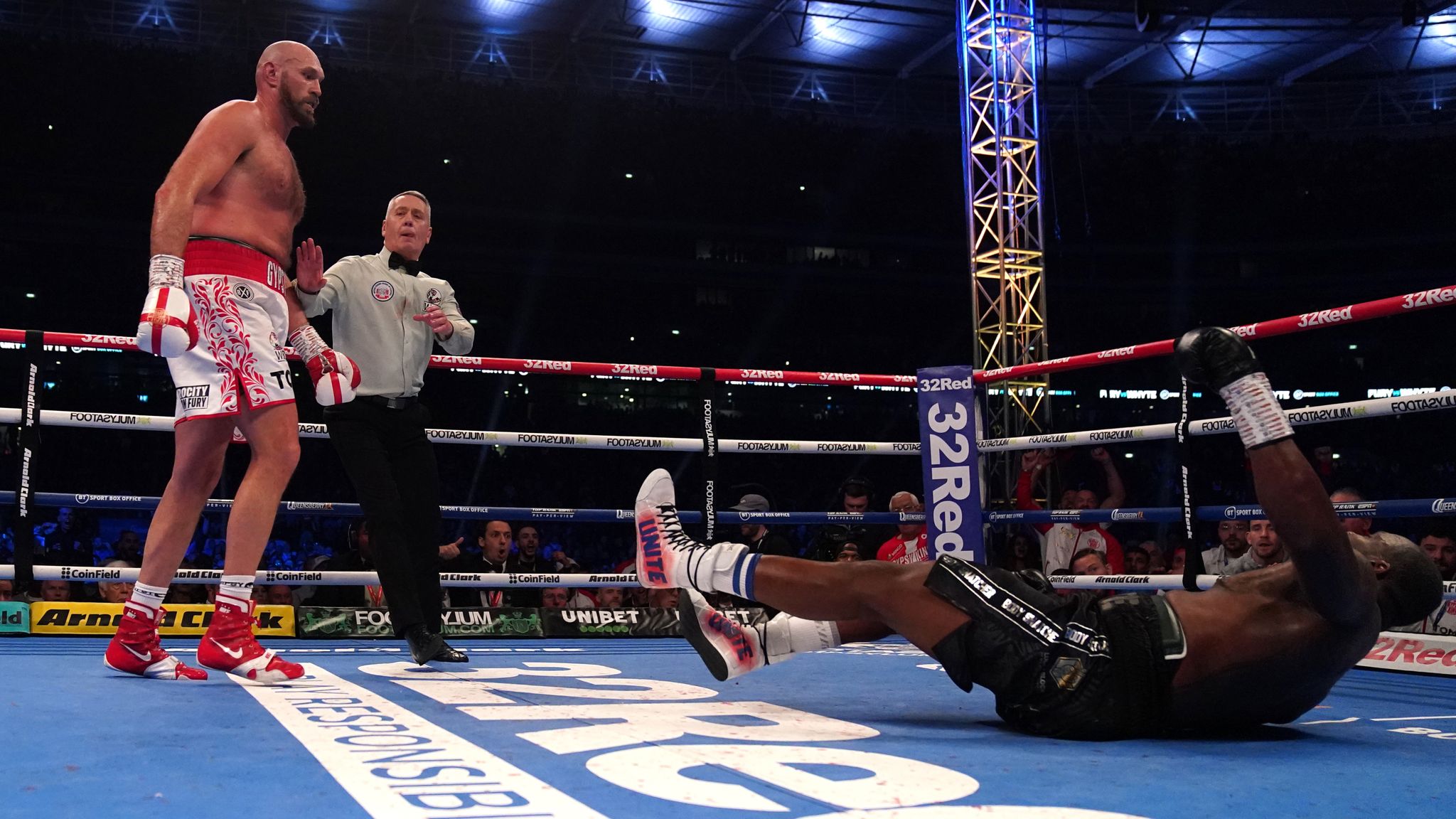 Tyson Fury knocks out Dillian Whyte to retain WBC heavyweight title in ...