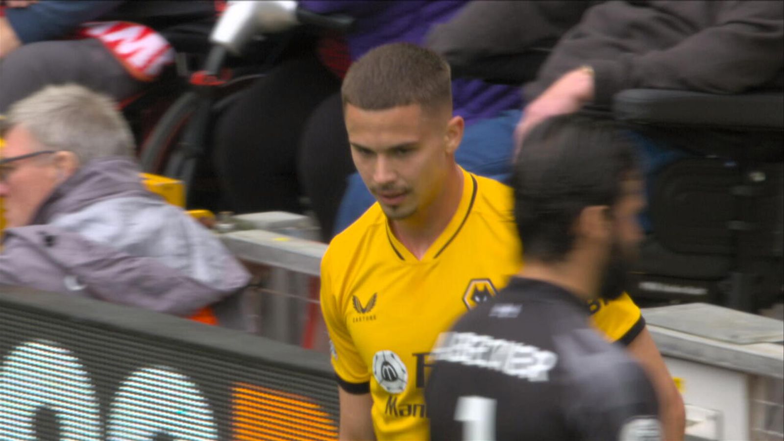 Dendoncker close to doubling Wolves' lead! | Football News | Sky Sports