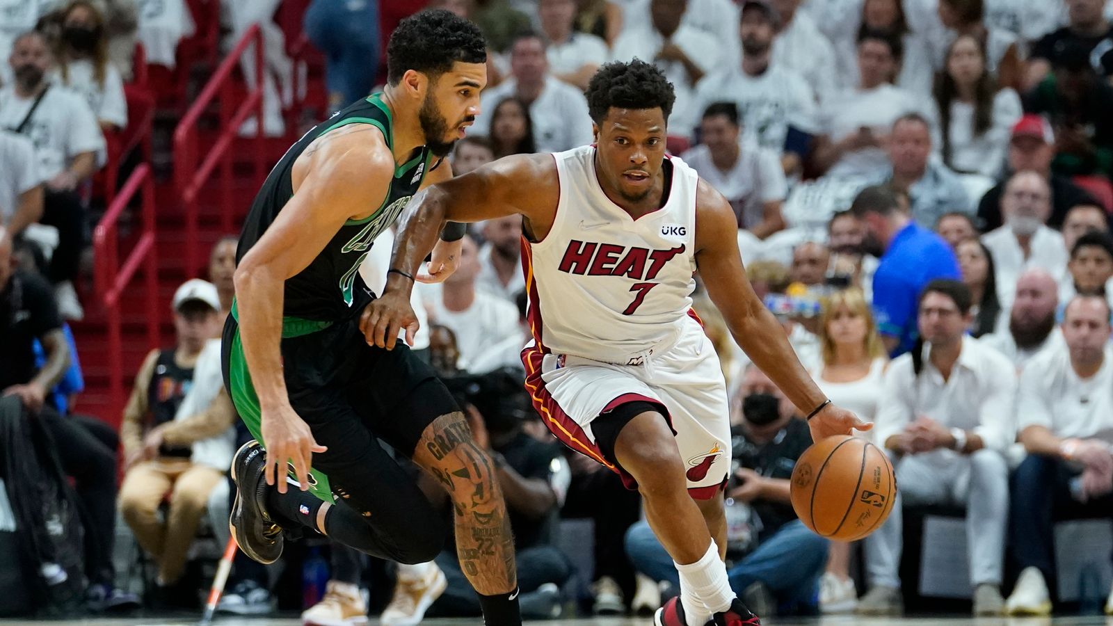 Kyle Lowry's long-range lob sets up open layup | NBA News | Sky Sports