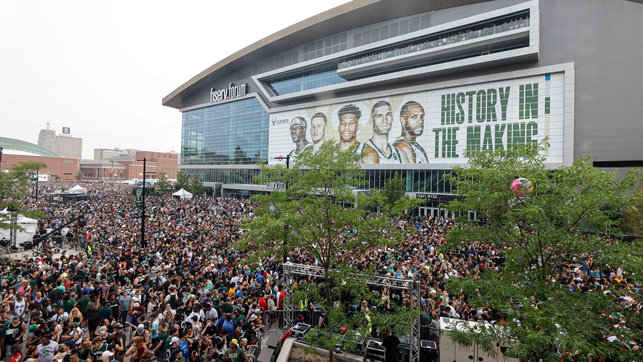 Milwaukee shootings injure 21 people | Curfew implemented and watch ...