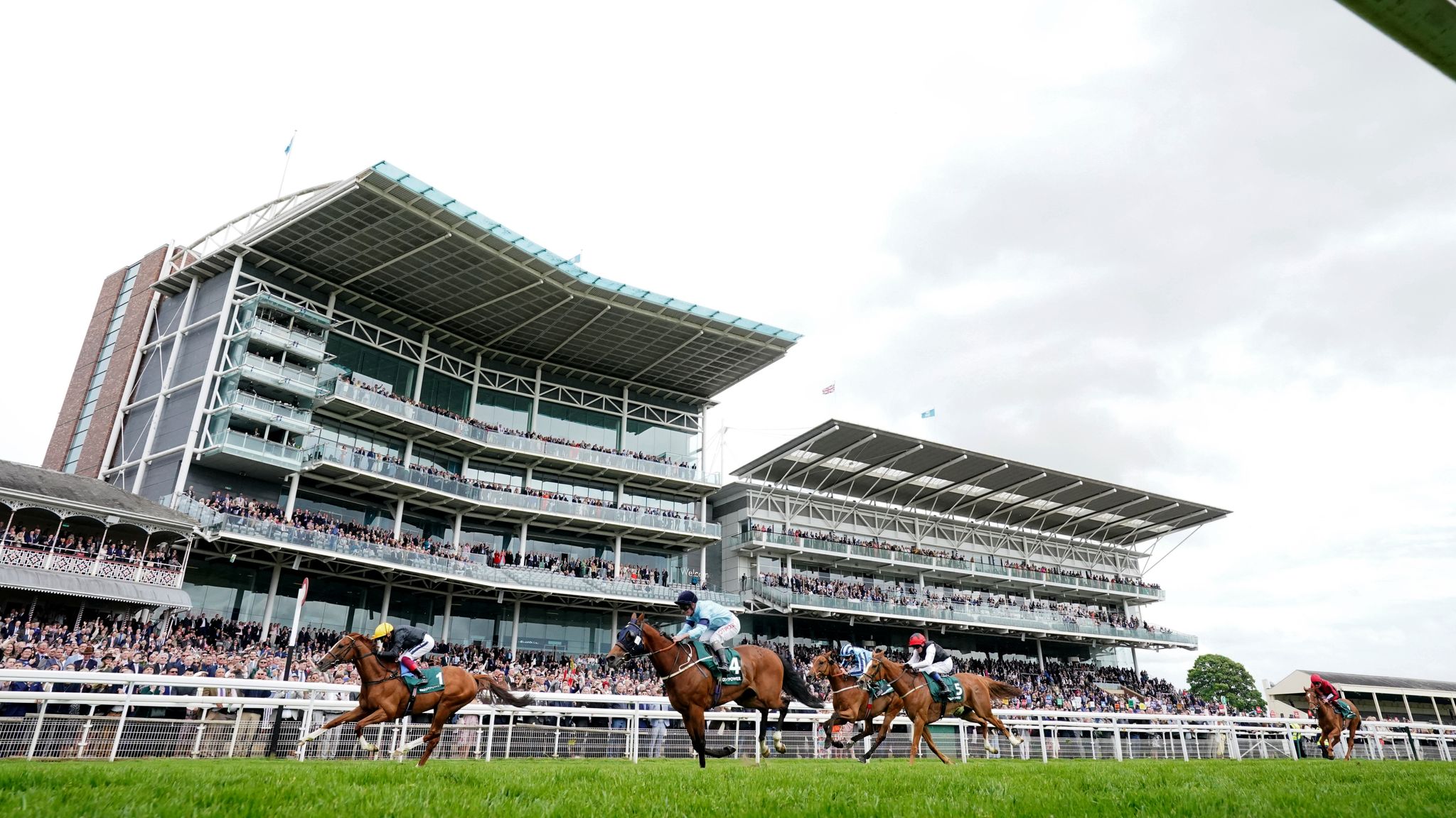Yorkshire Cup: Stradivarius records 20th career win under Frankie ...