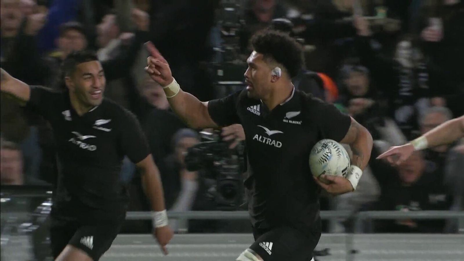 'Incredible power!' Julian Savea secures his second try | Rugby Union ...