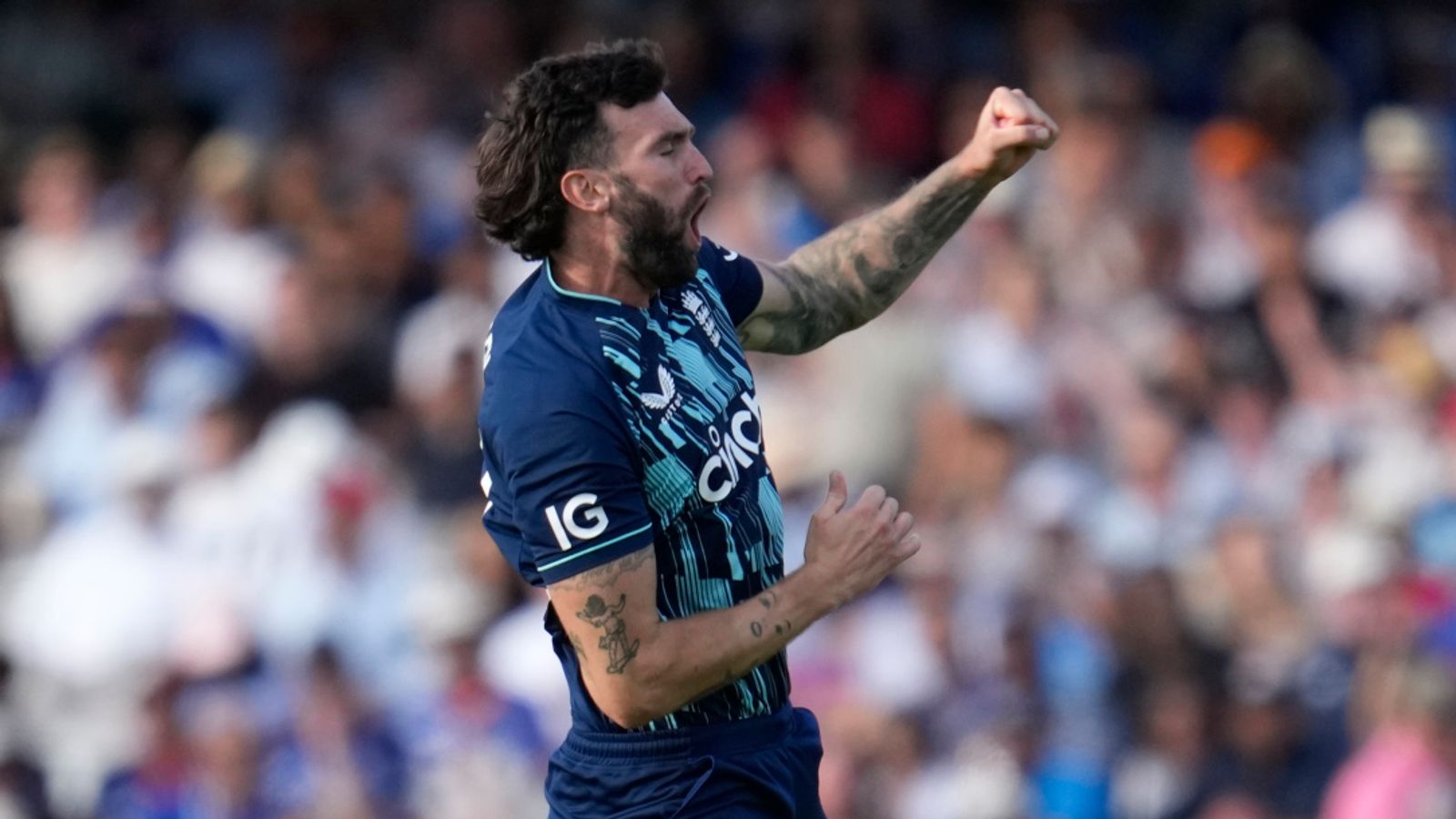 Reece Topley: England seamer earns Nasser Hussain plaudits after record ...