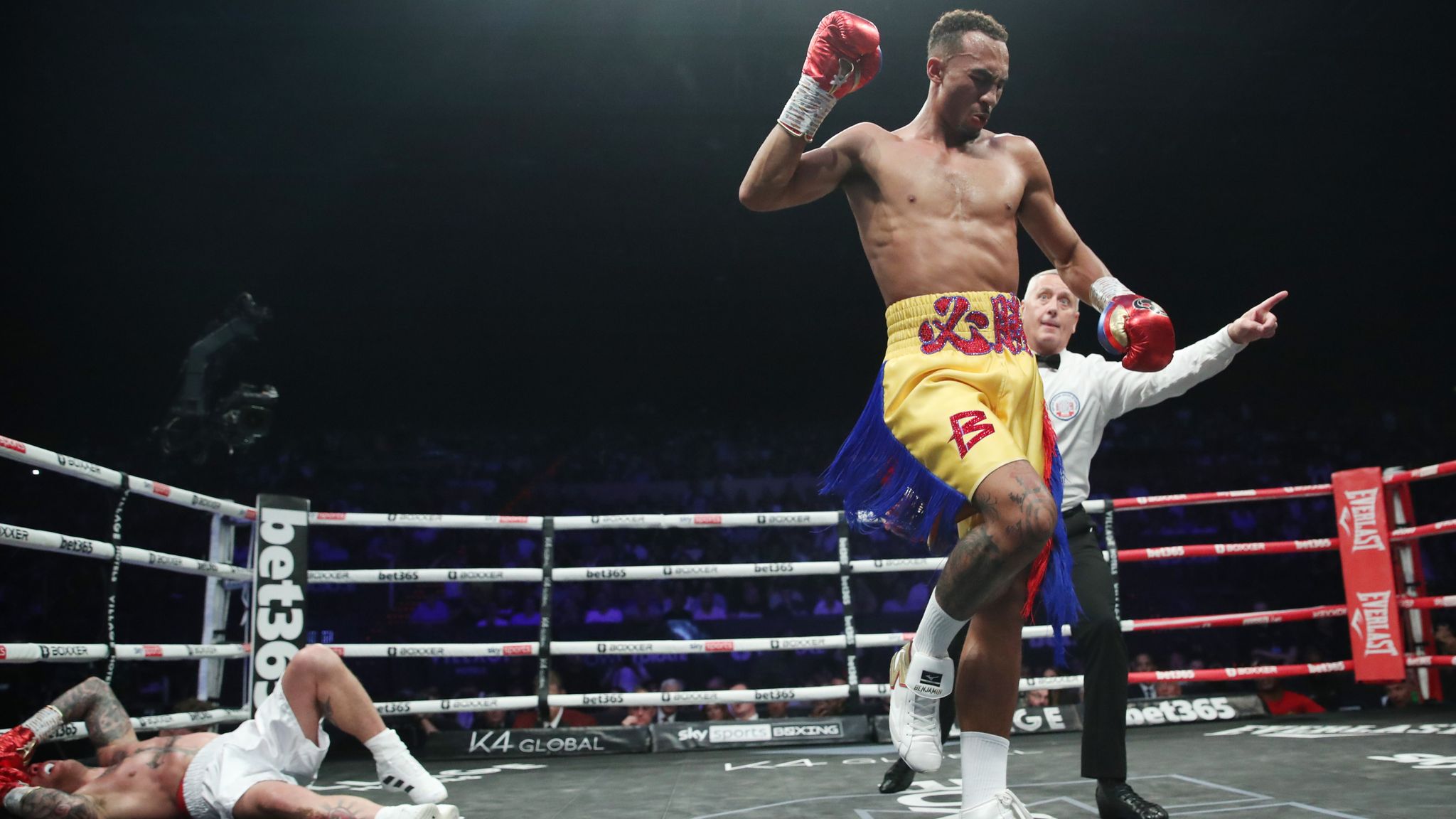 Ben Whittaker dazzles on professional debut as Olympic silver medallist ...