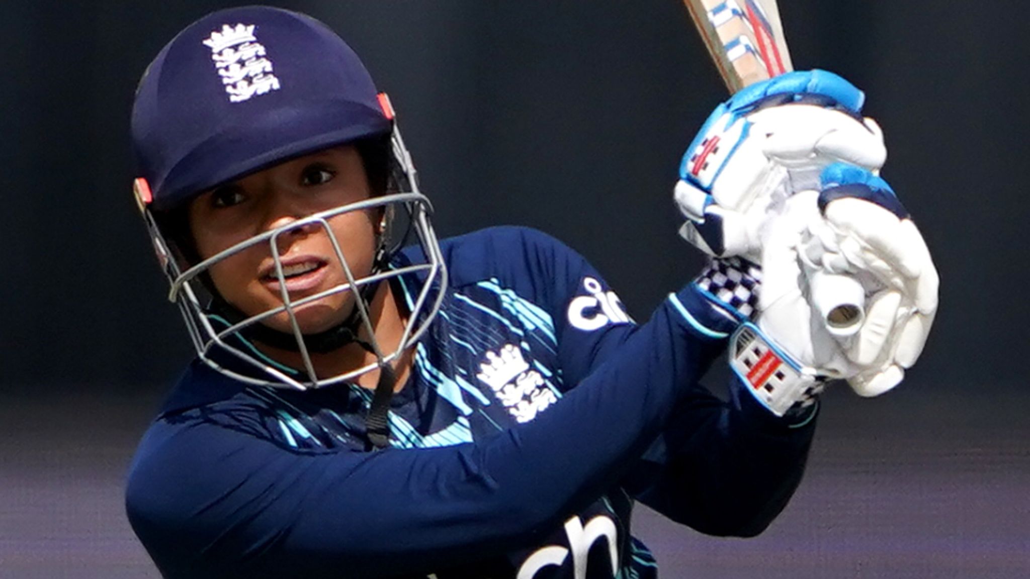 Lauren Bell can become leader of England bowling attack, says team-mate ...