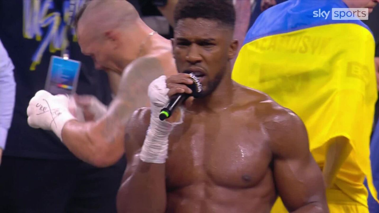 Usyk vs AJ: Uncut footage displays the moments before Anthony Joshua's emotional speech | Boxing ...