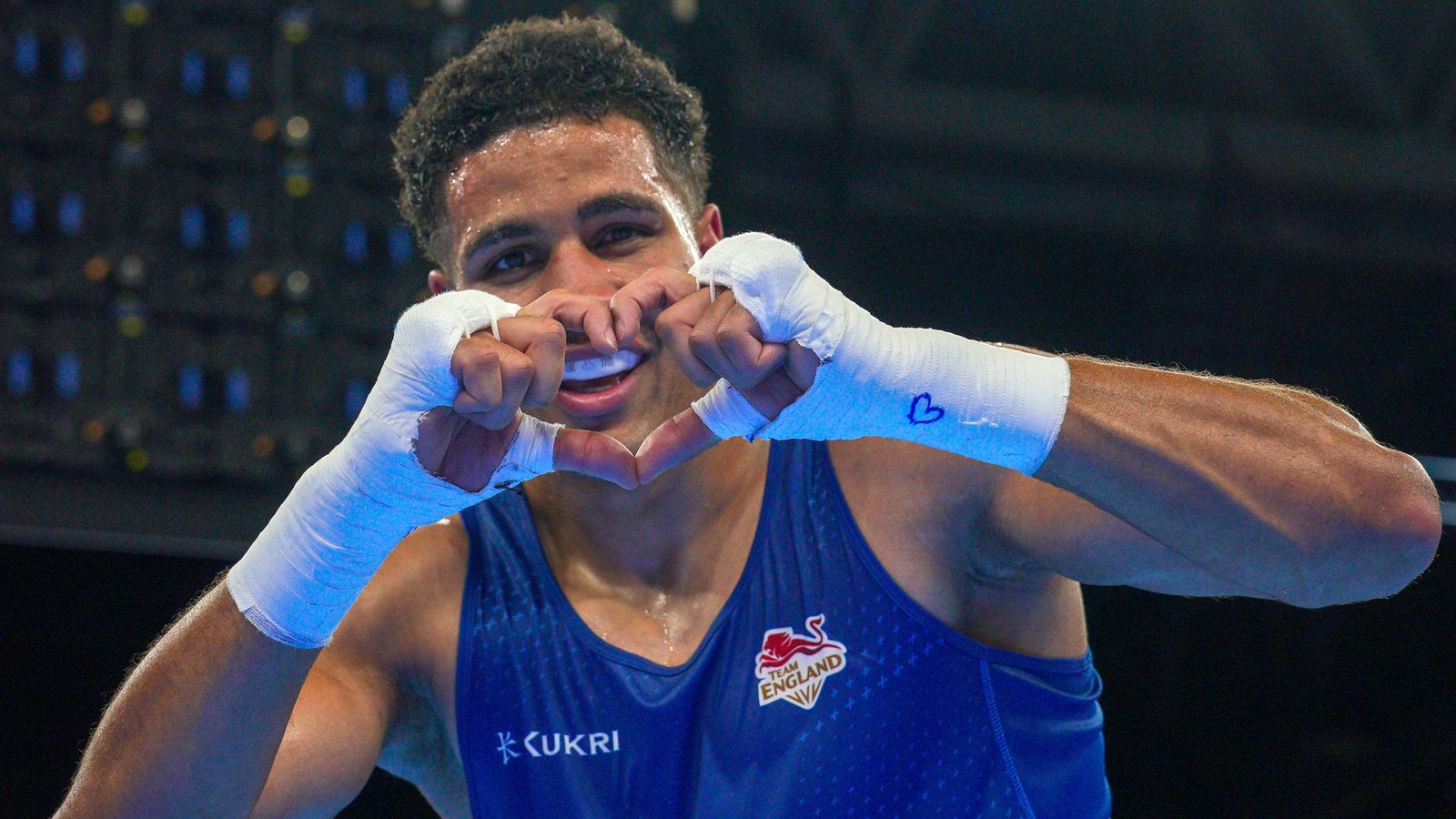 Delicious Orie triunfa en la final de peso superpesado de los Juegos de ...