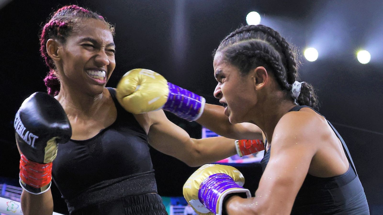 Ramla Ali wins historic bout in first round | Boxing News | Sky Sports