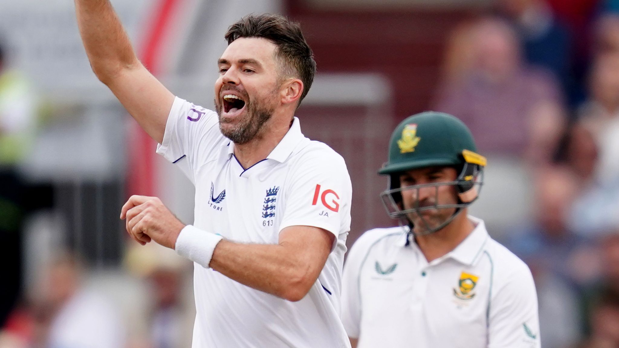 England roll South Africa for 151 on day one of second Test before Zak ...