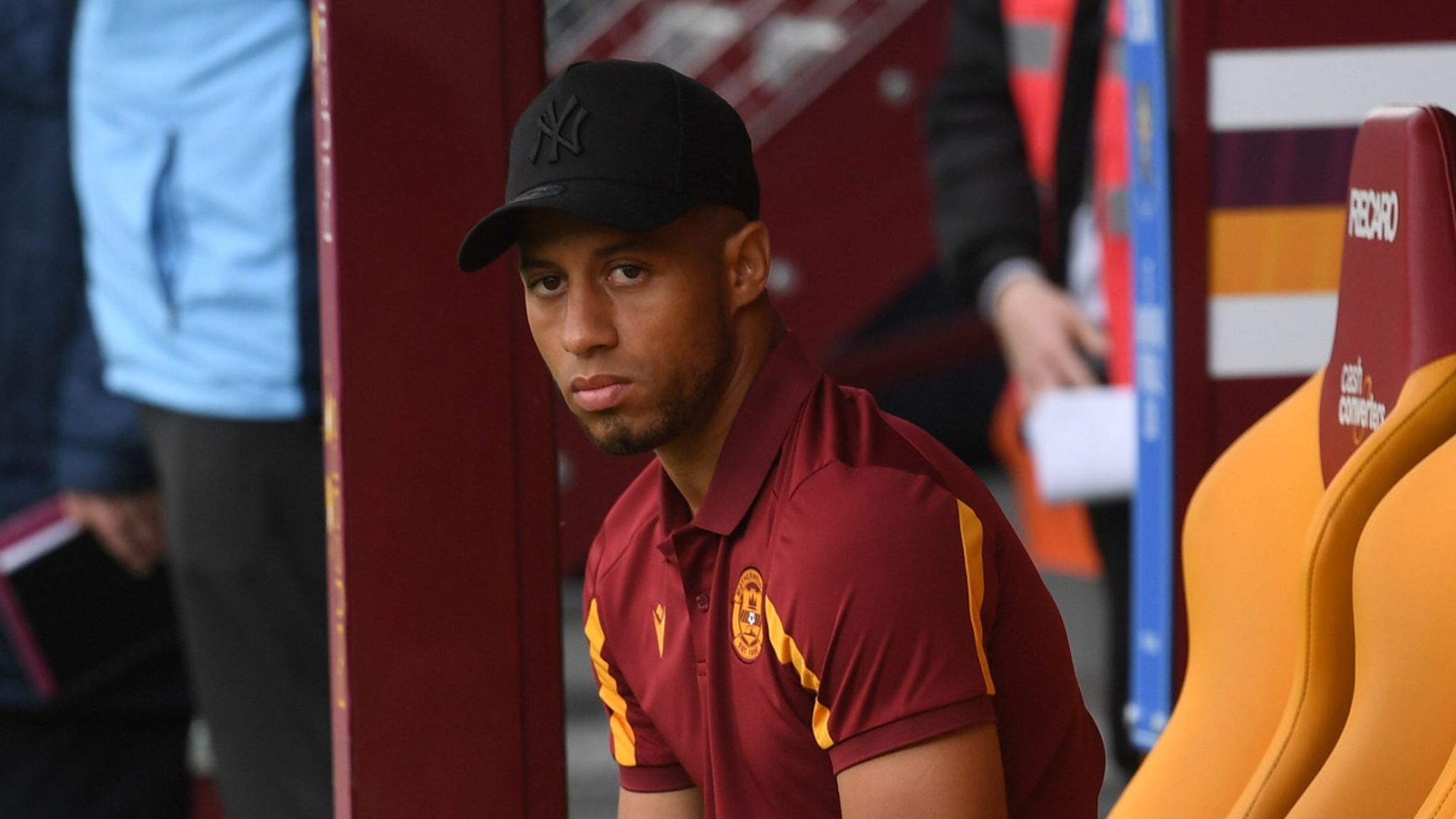 Robert Snodgrass: Motherwell offer midfielder deal after signing talks ...