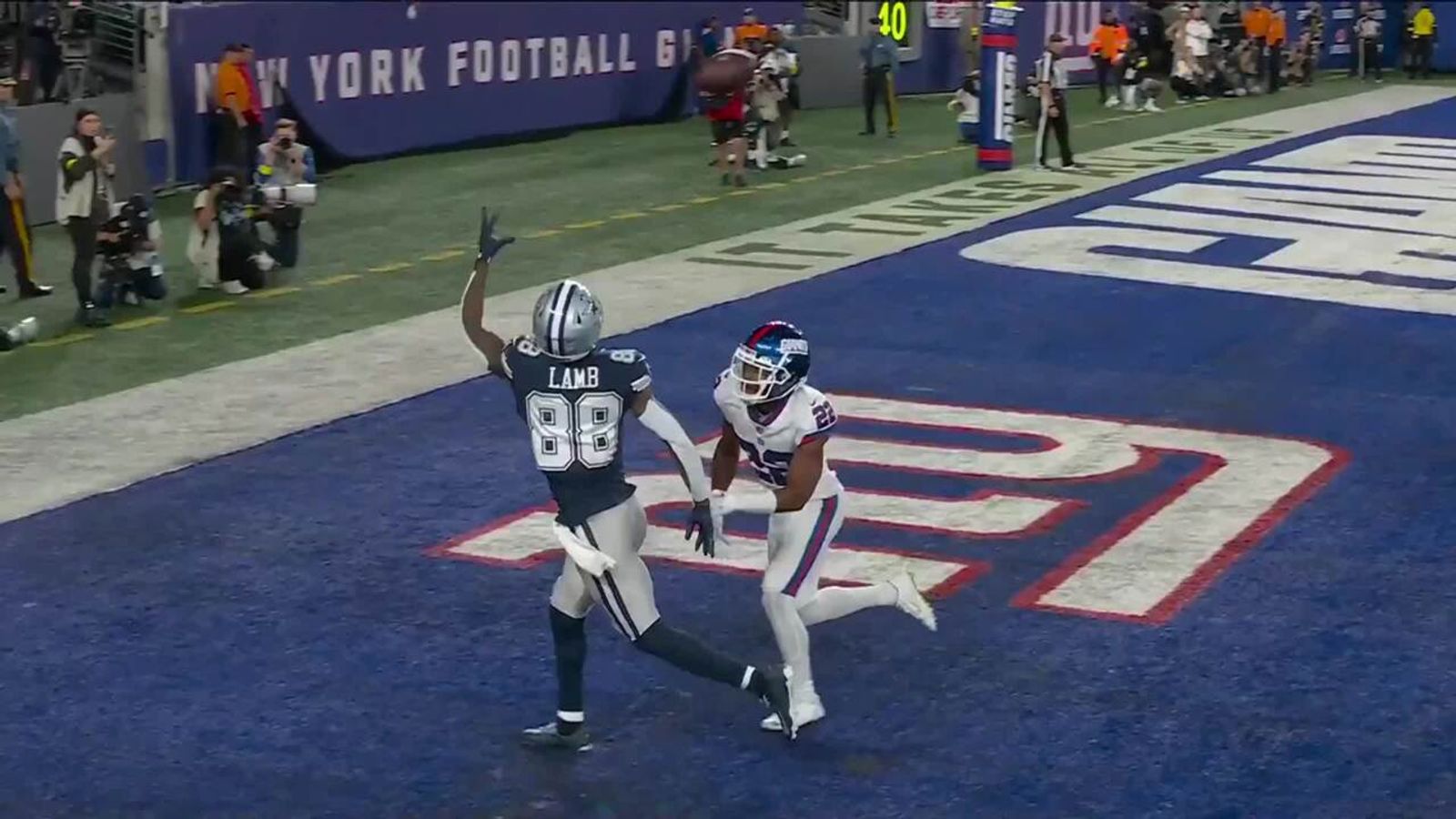 CeeDee Lamb's stunning one-handed TD catch | NFL News | Sky Sports