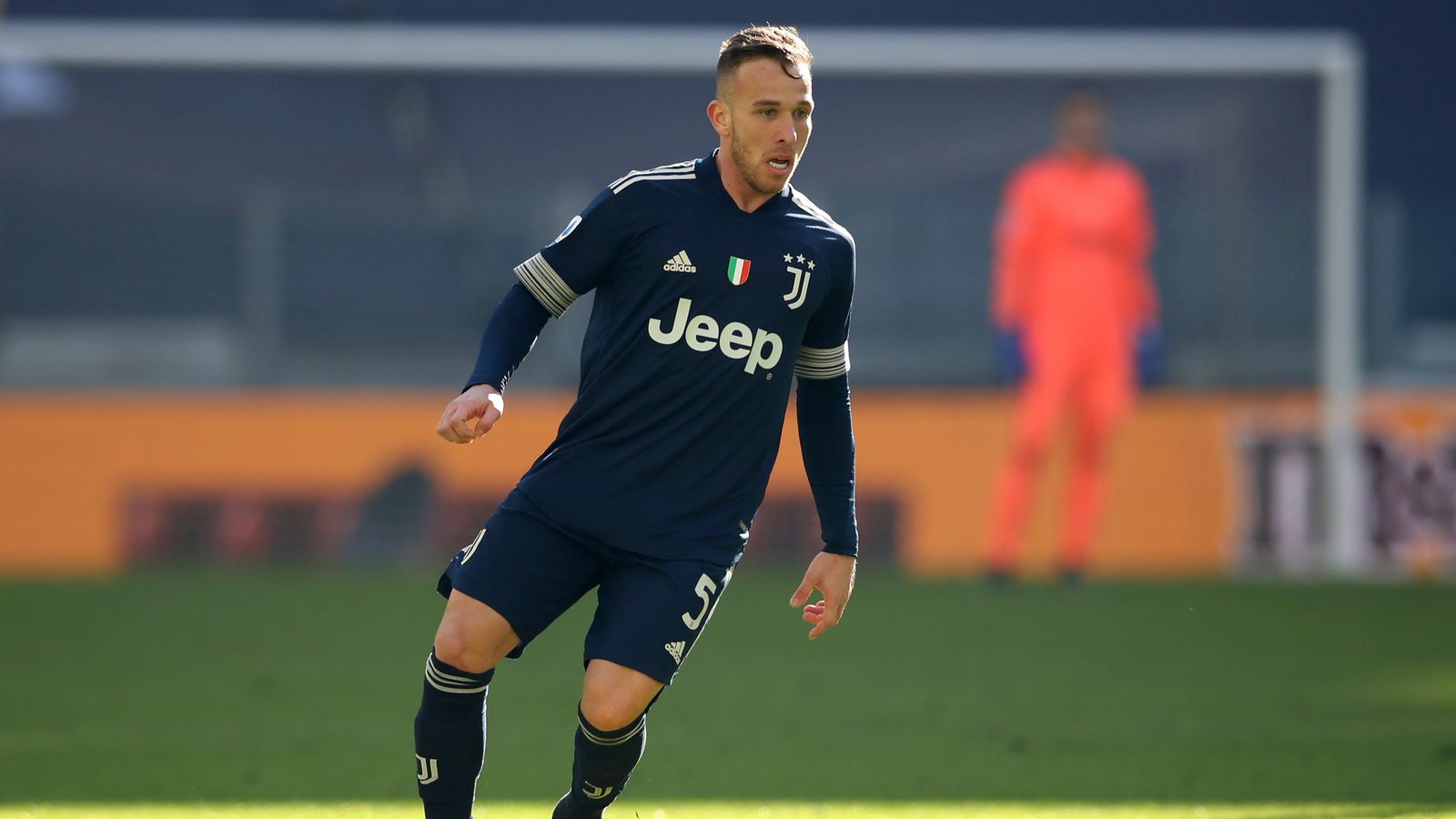 Arthur Melo: Liverpool in loan talks for Juventus midfielder on ...