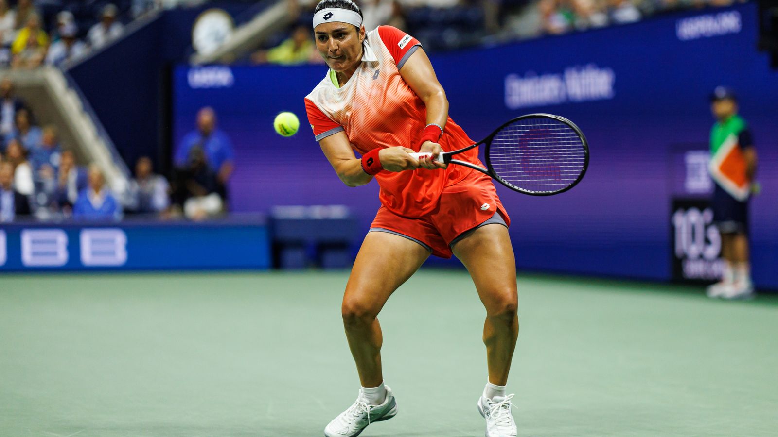 US Open: Iga Swiatek defeats Aryna Sabalenka to set up final showdown with Ons Jabeur | Tennis ...