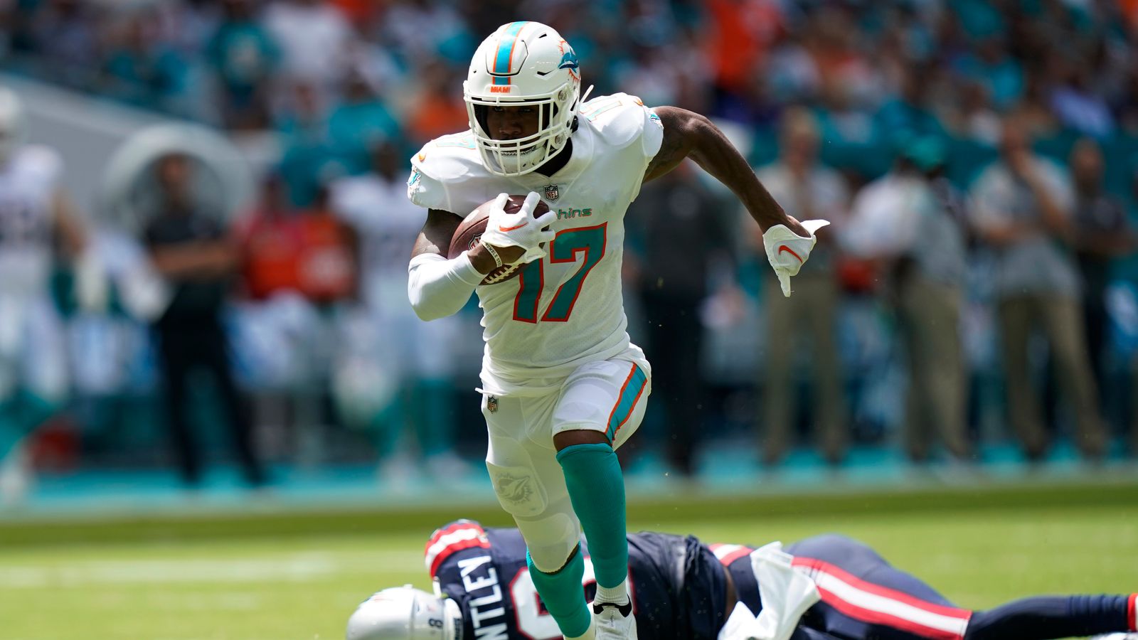 Jaylen Waddle races away for 42-yard TD | NFL News | Sky Sports
