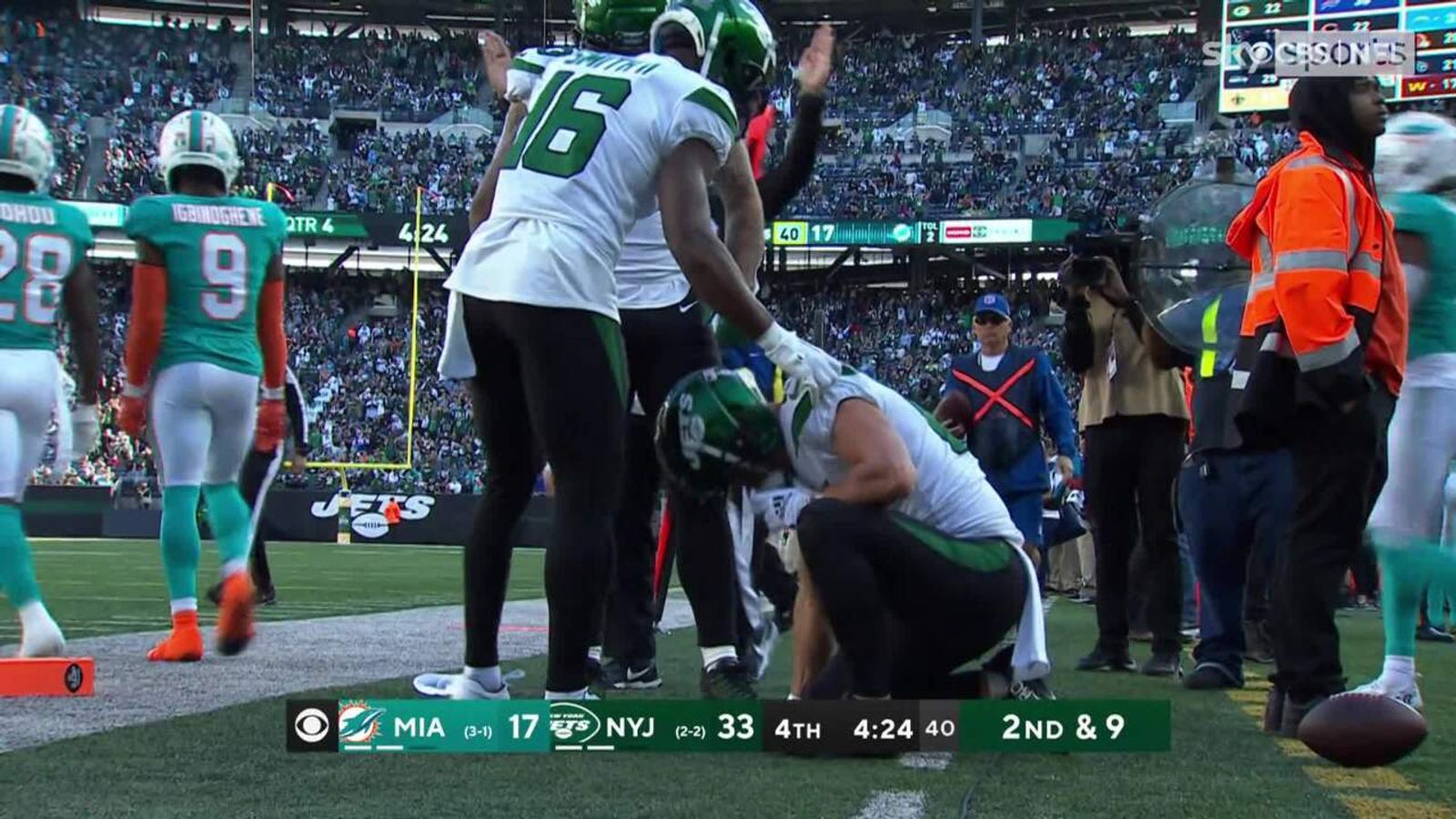 Braxton Berrios dives in for 15-yard rushing score | NFL News | Sky Sports