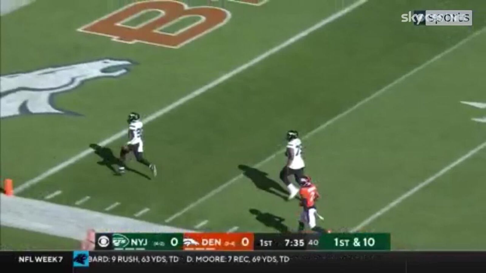 Brecce Hall explodes with lightning speed en route to 62-yard touchdown ...