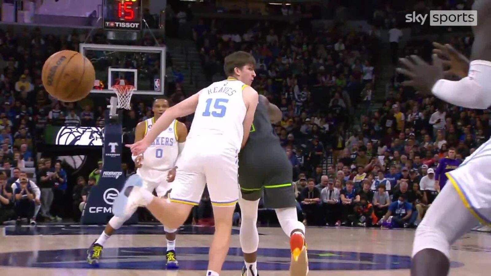 Austin Reaves' behind-the-back pass finds Wenyen Gabriel for the layup ...