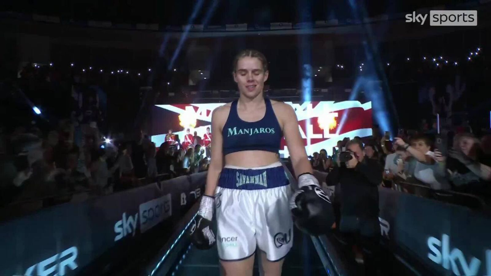 Savannah Marshall makes entrance with Lionesses legend Scott | Boxing ...