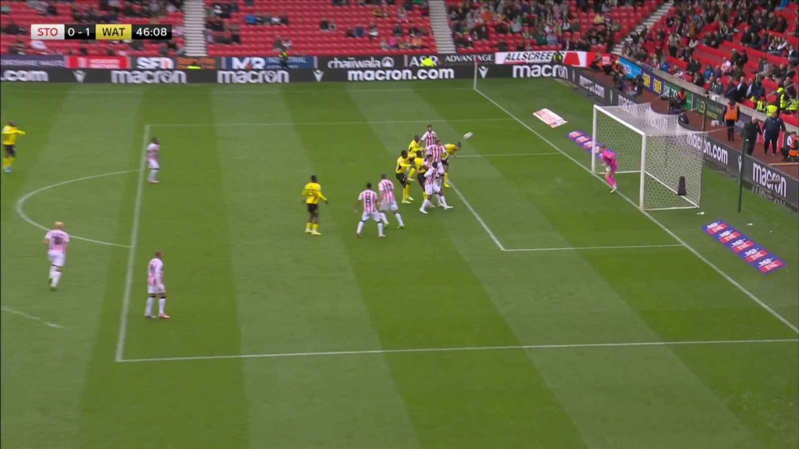 Sierralta heads just over! | Football News | Sky Sports