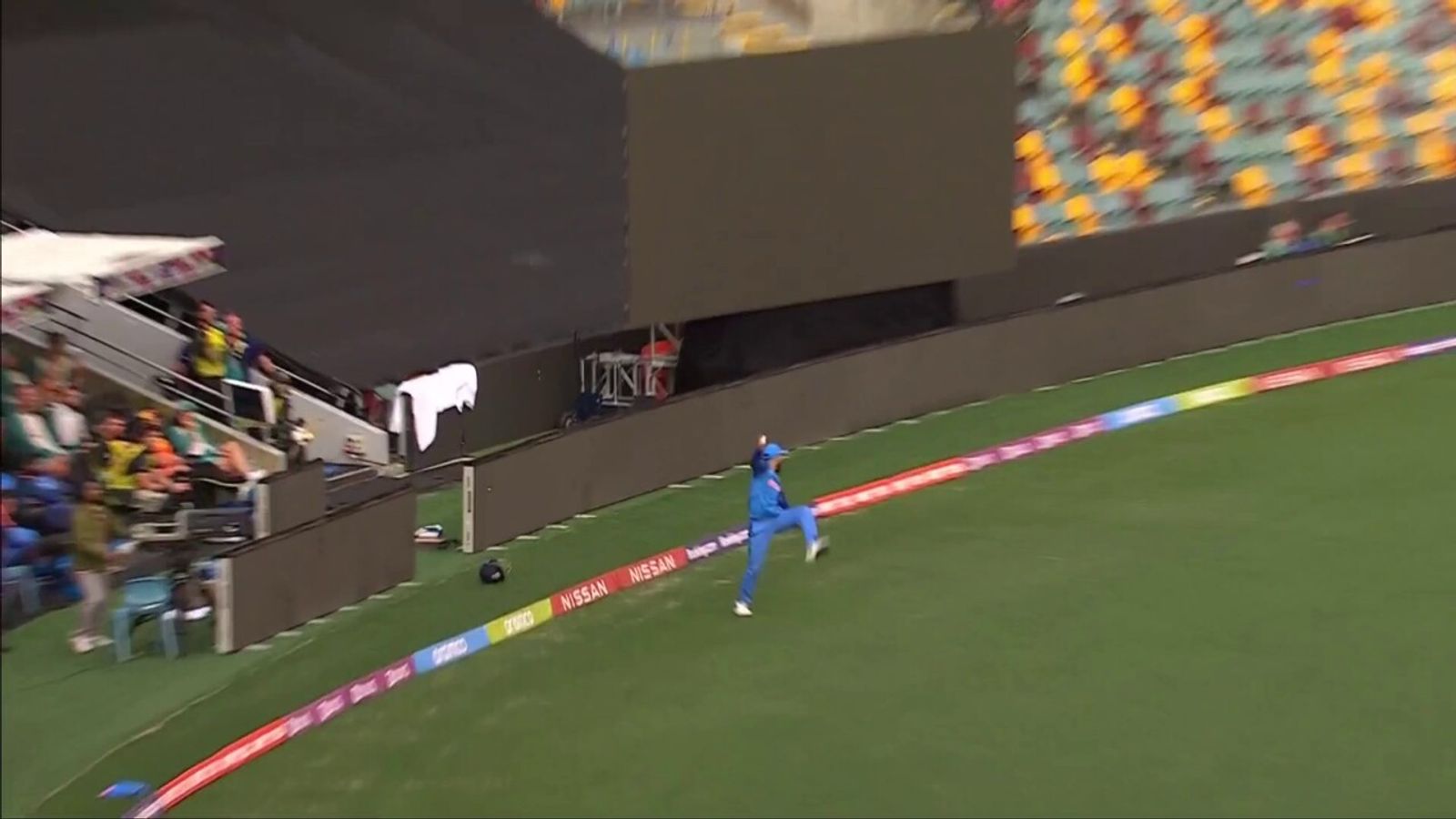 Virat Kohli takes sensational one-handed catch! | Cricket News | Sky Sports