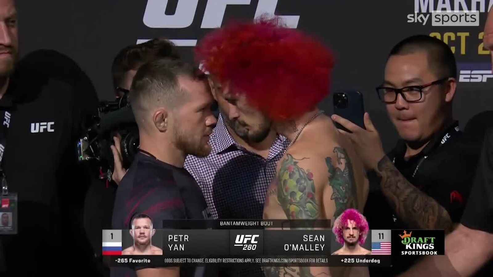 Petr Yan shoves Sean O'Malley during tense face-off! | WWE News | Sky ...