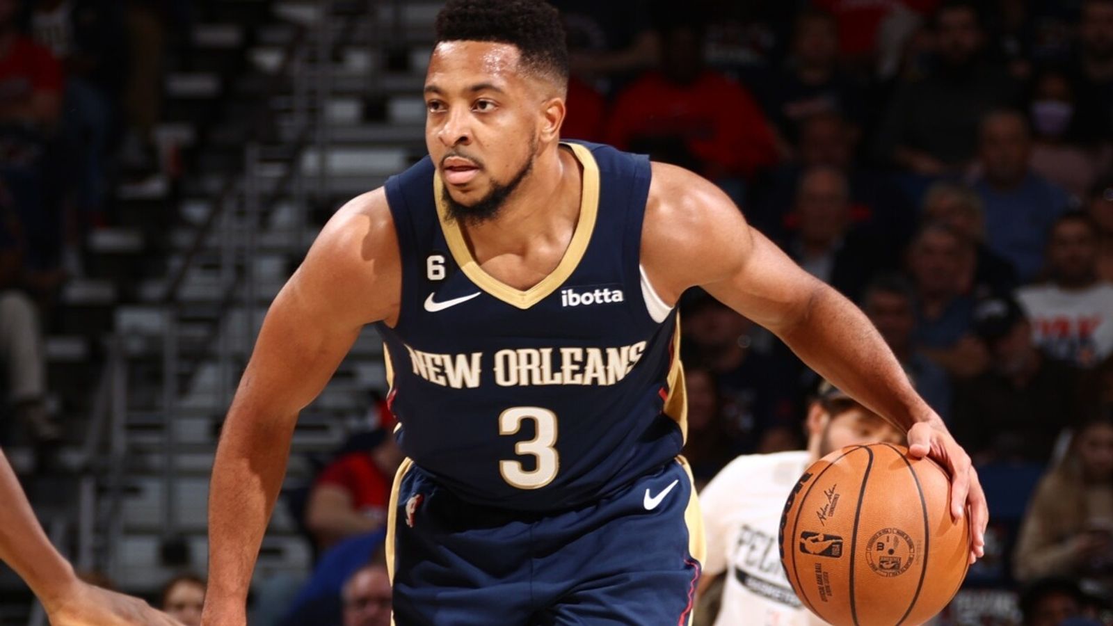 CJ McCollum's stunning half-court alley-oop sets up Zion Williamson ...