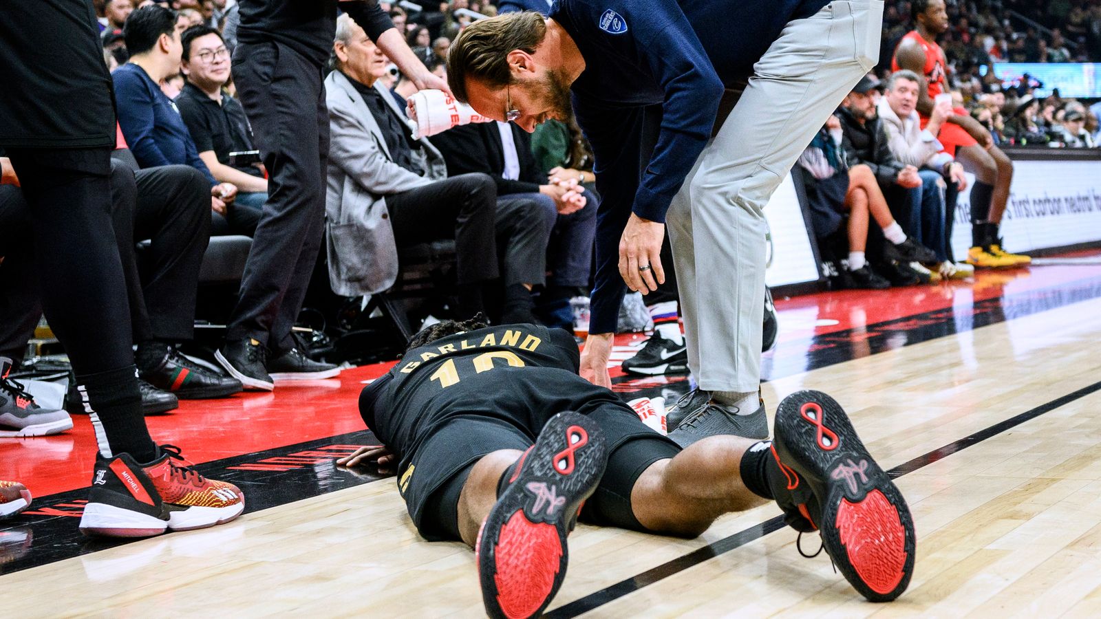 NBA news wire: Darius Garland exits Cavaliers defeat to Raptors with ...